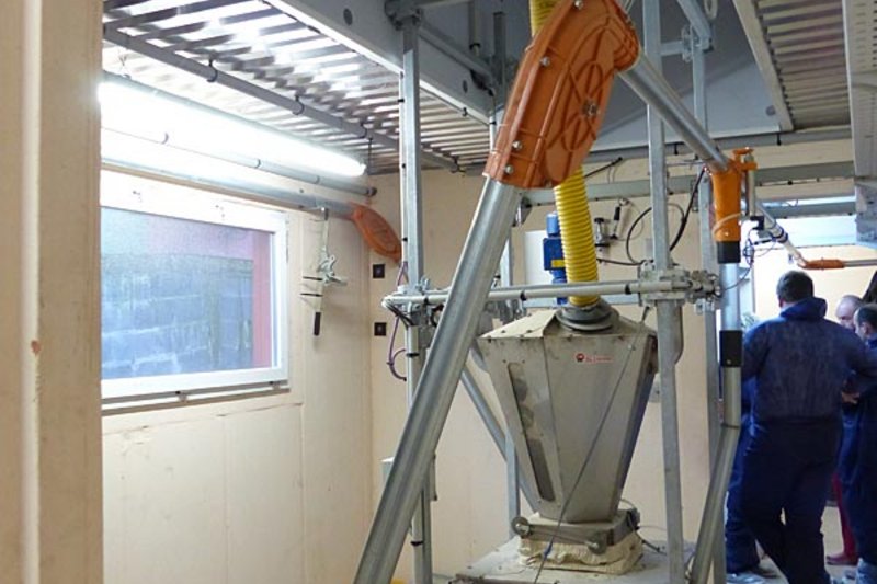 France: DryExactpro dry feeding system for 1,600 weaners - Big Dutchman